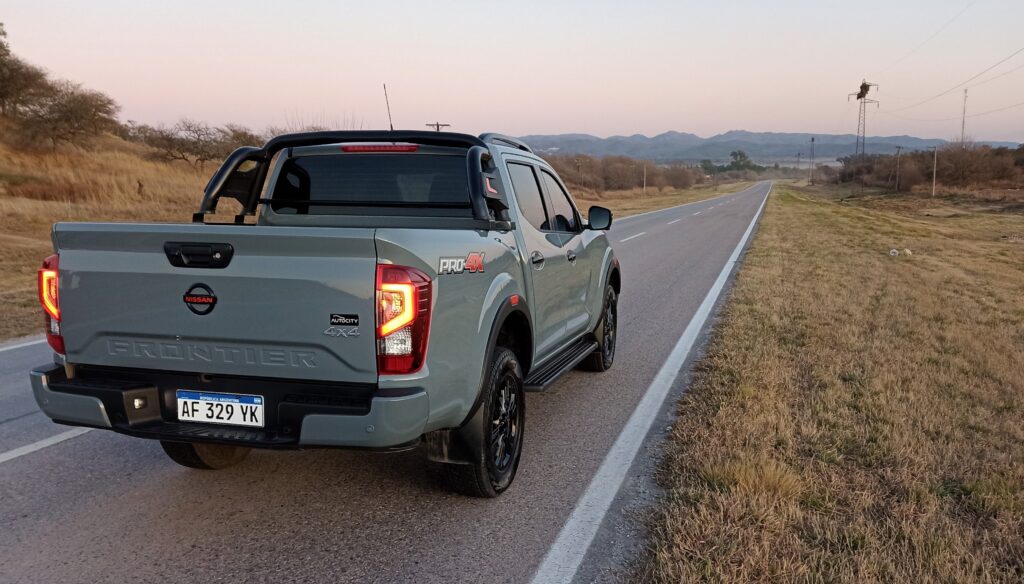¿La más linda? Probamos la Nissan Frontier PRO-4X | Automotiva
