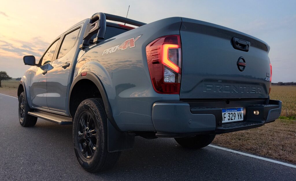 ¿La más linda? Probamos la Nissan Frontier PRO-4X | Automotiva
